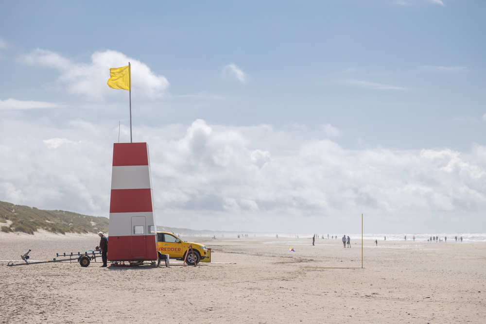 10 Beach Flags You Need to Know Before Diving Into the Waves